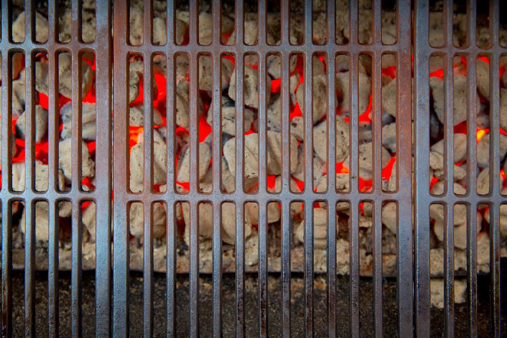 HOW TO USE LAVA ROCKS ON A GAS BARBECUE? - X-BBQ Grill Vietnam